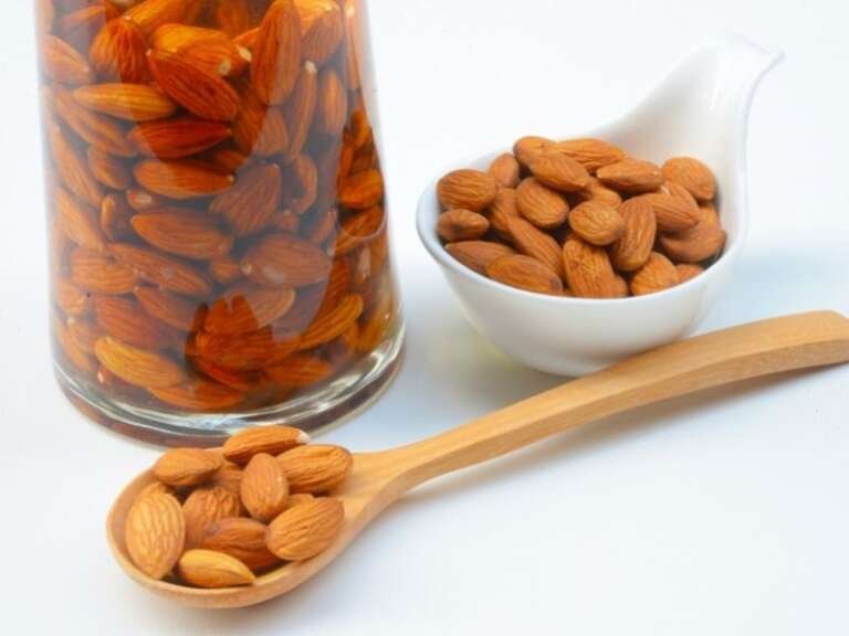 What is the Best Time to Eat Soaked Almonds?
