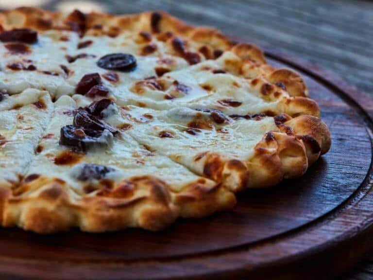 Hoxton Park Manoosh: Halal Lebanese Food in Sydney