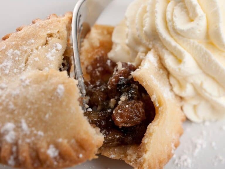 What to Serve Mince Pies With? (11 Accompaniments)