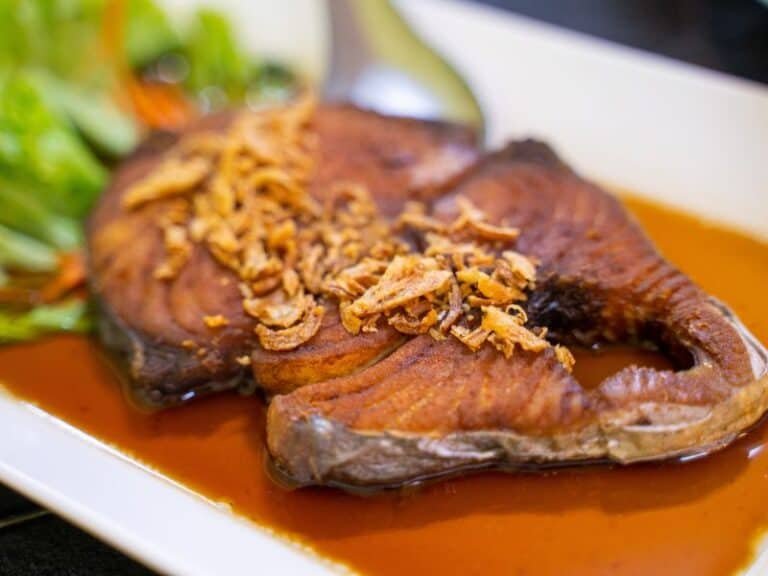 Queen Fish vs Kingfish: Discover the Key Differences for a Tasty Delight!