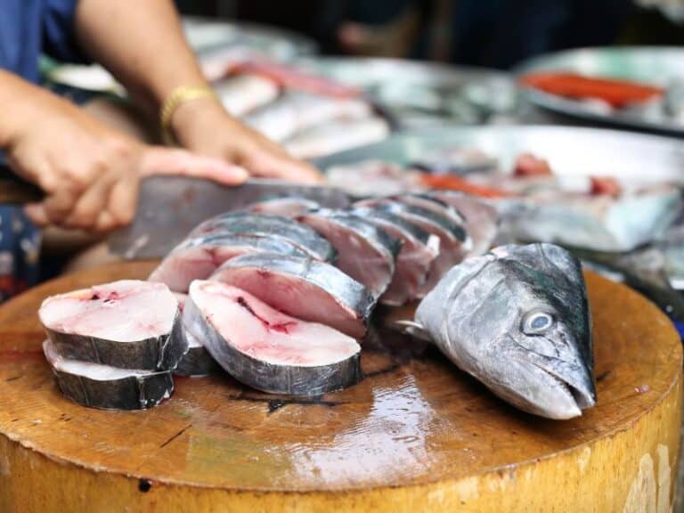 King Fish vs Salmon: A Friendly Comparison of These Delicious Seafood ...