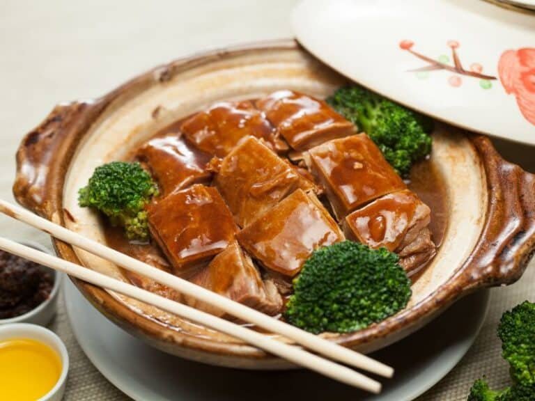 How to Cook Lamb Shanks in a Clay Pot: Delicious and Easy Recipes