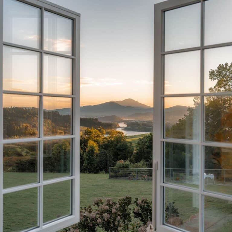 7 Creative Ideas for Home Window Glass Decor - ostrali.com