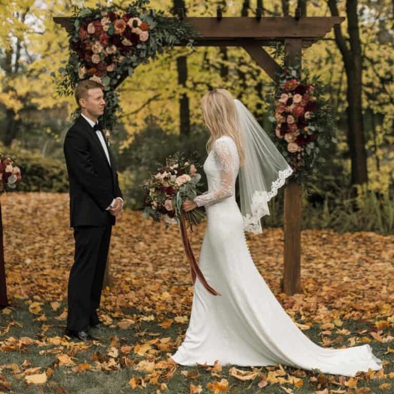 10 Stunning Autumn Wedding Ideas You’ll Love - ostrali.com